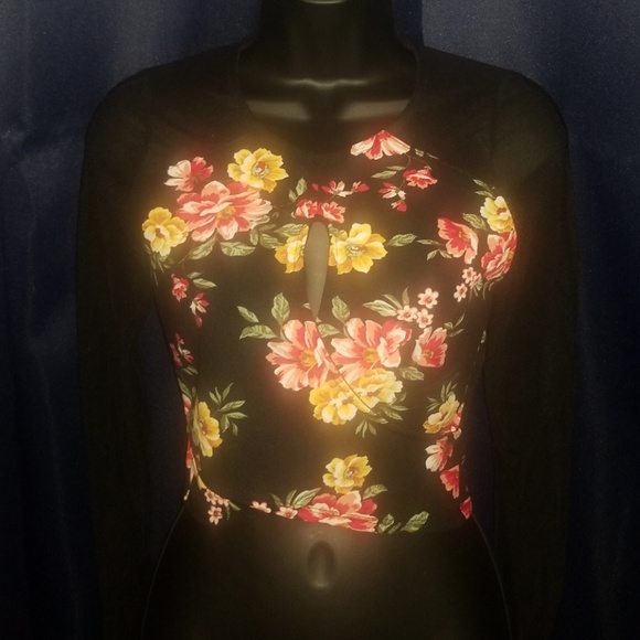 Tops | New Flower Crop Top | Poshmark